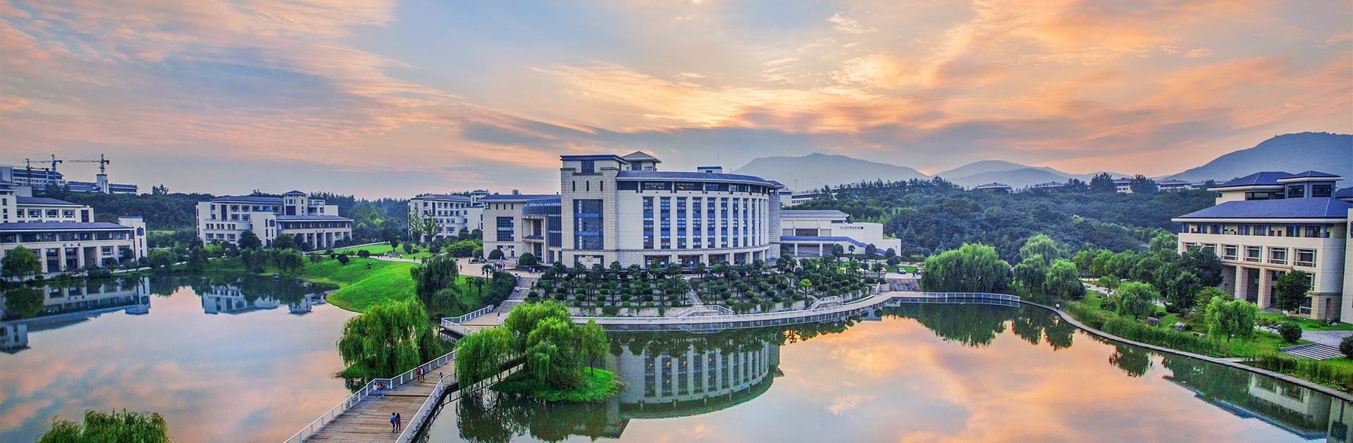 校领导一行赴校友企业调研交流